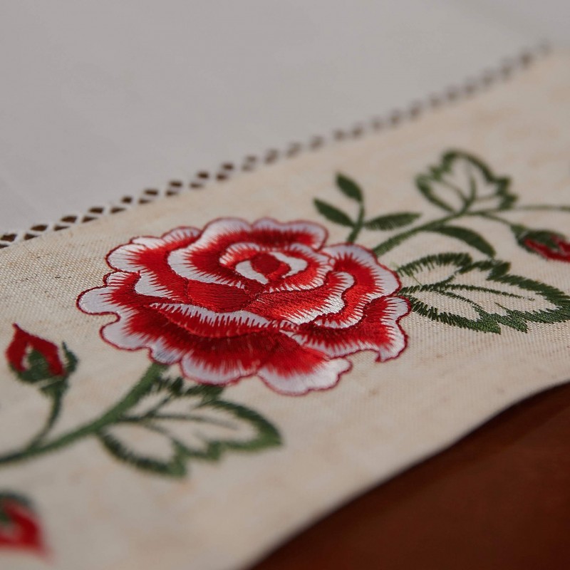 Fete de masa Brodate